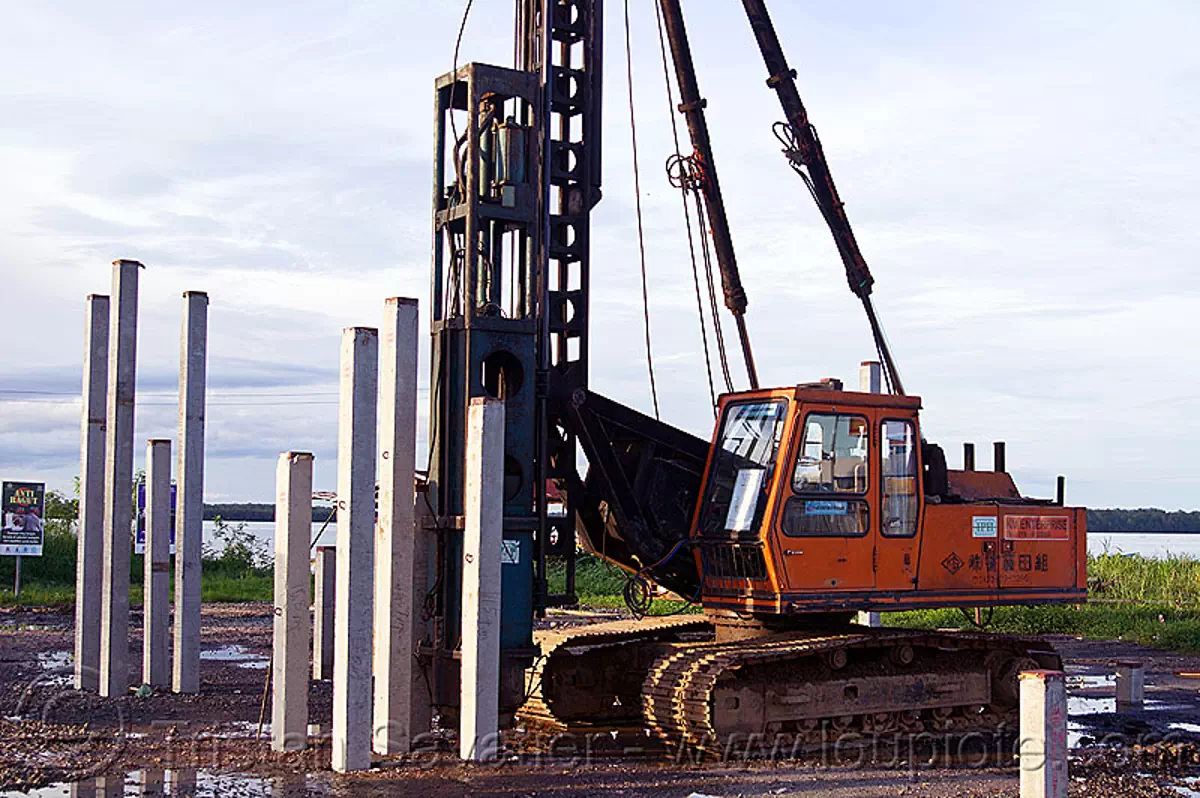 hydraulic pile driver