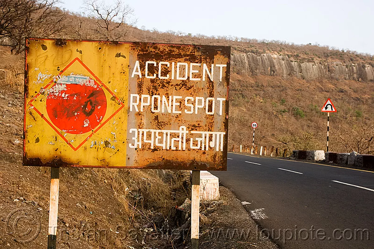 accident rpone spot, road sign -, india
