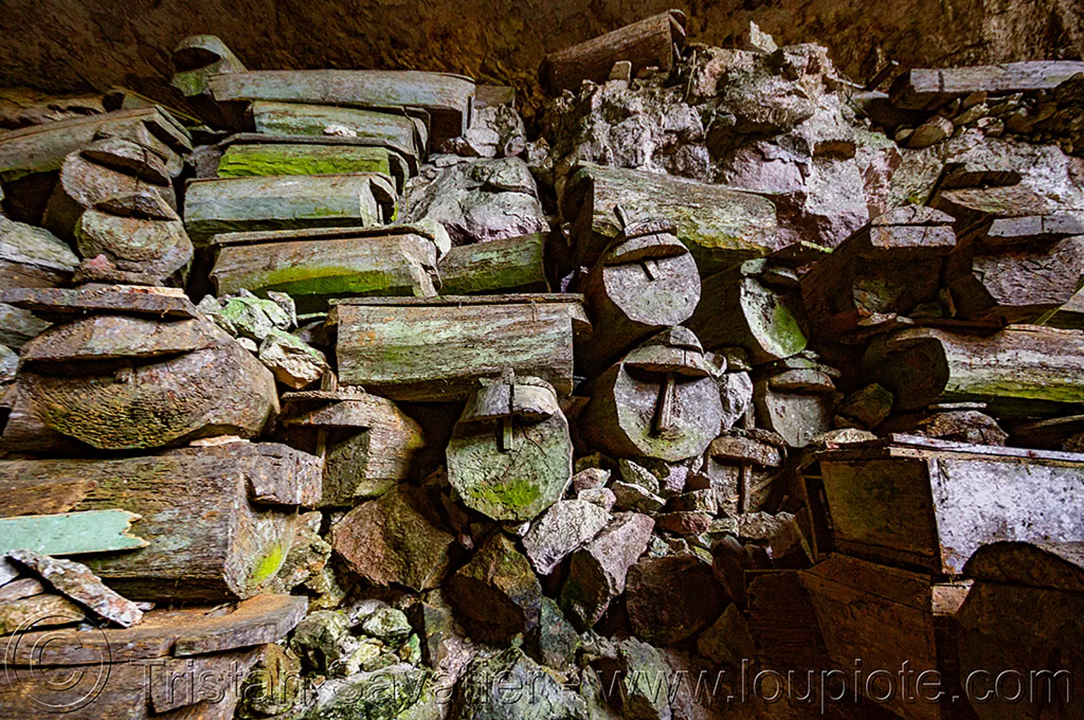 coffins in lumiang cave, sagada, philippines