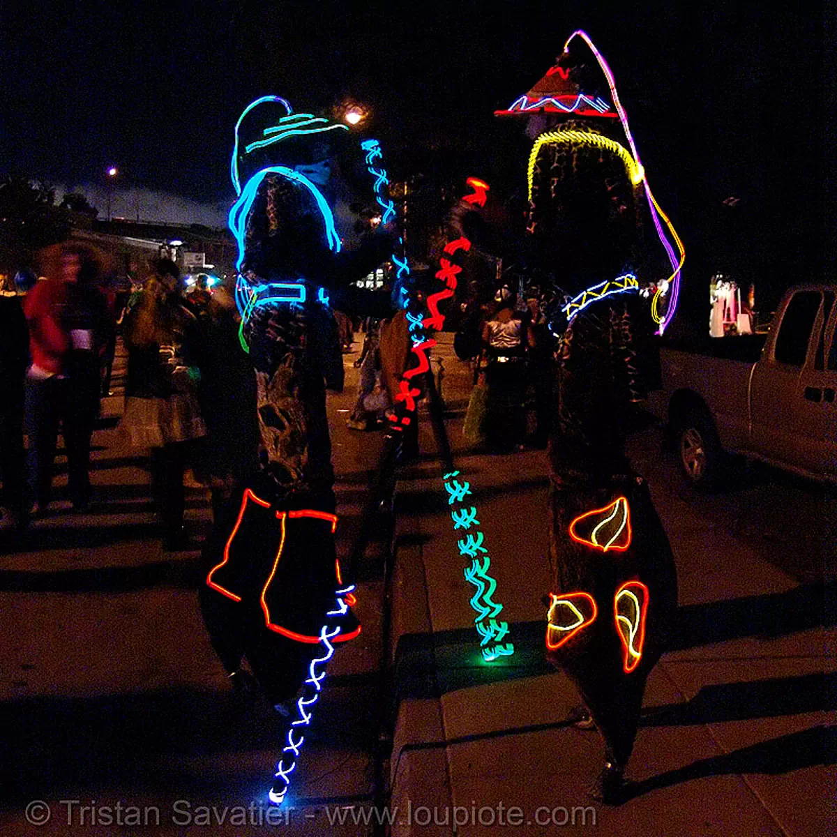 EL-wire costumes, samuraïs on stilts, burning man decompression
