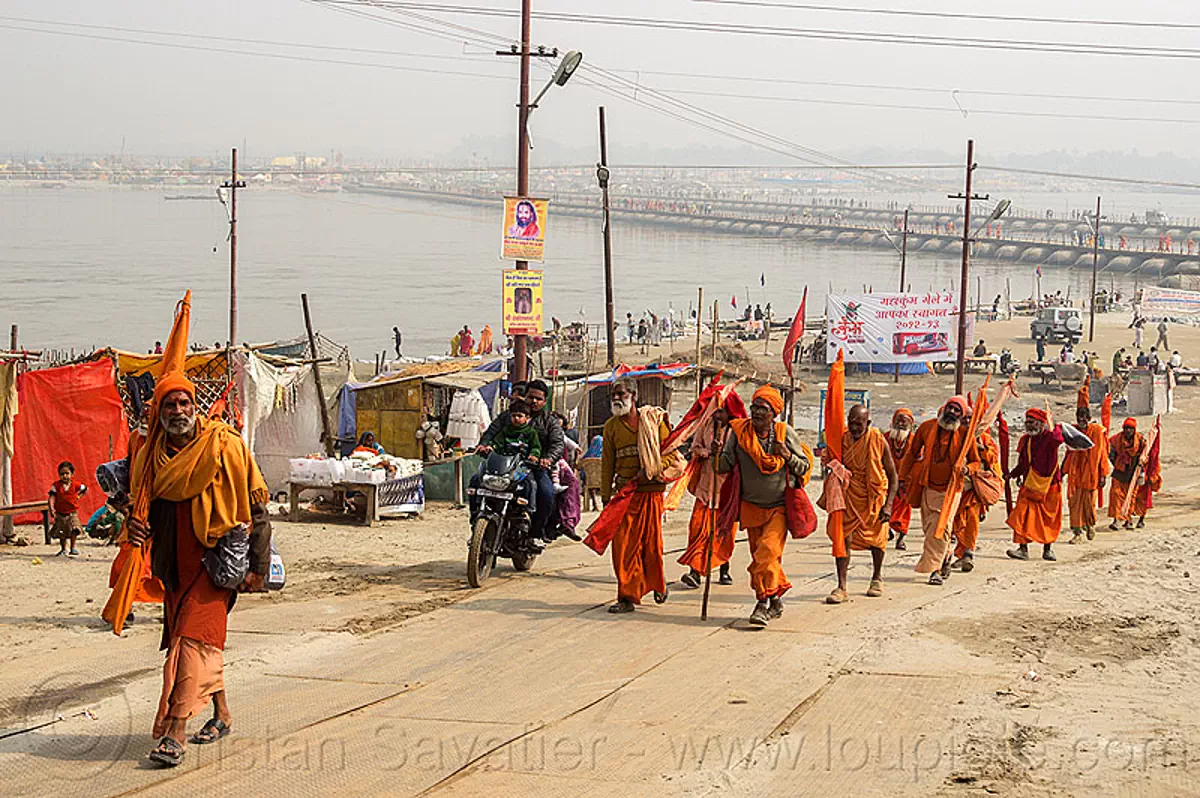 group of hindu pilgrims walking, kumbh mela 2013, india