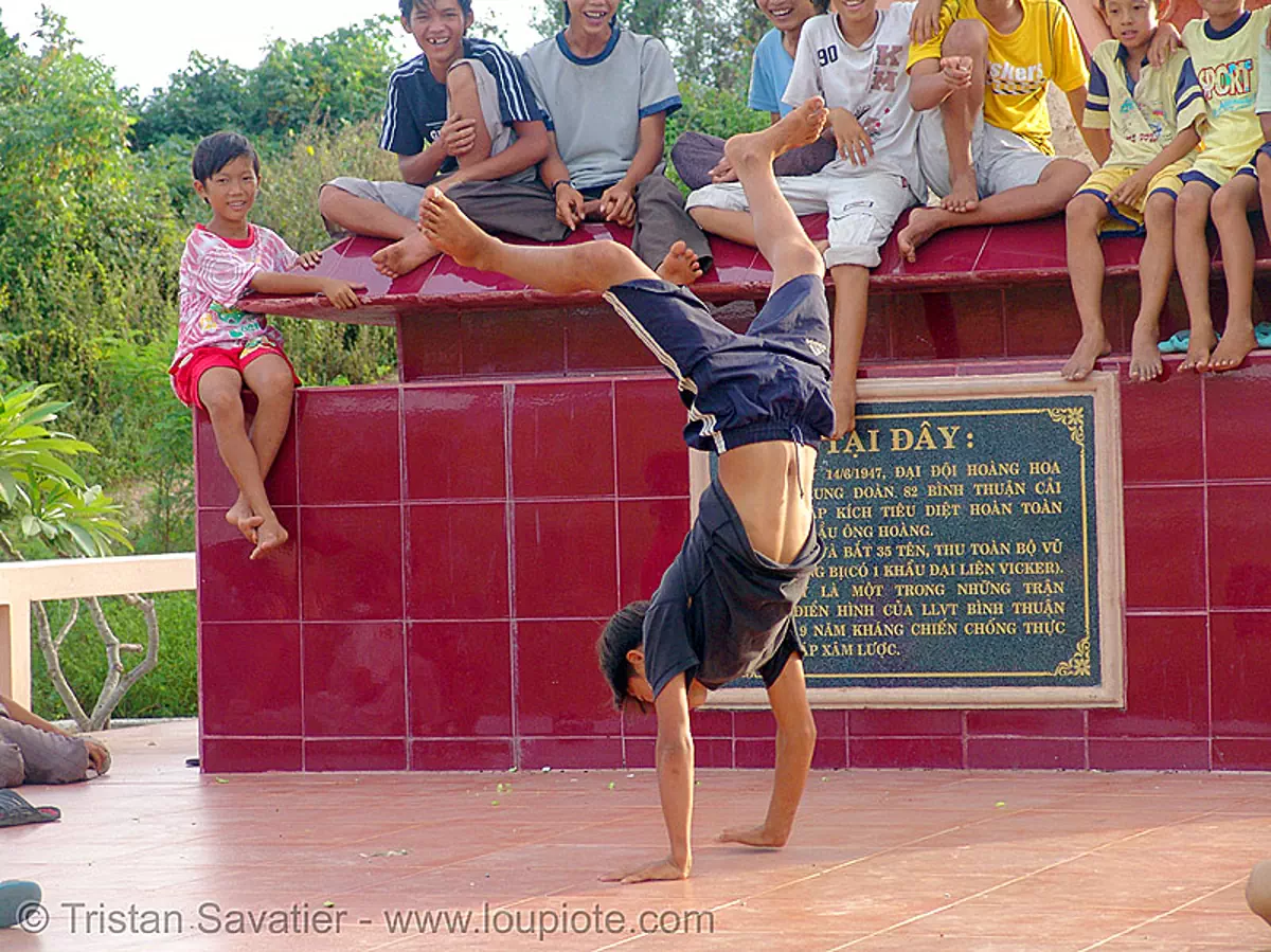 handstand, kid break-dancing, vietnam