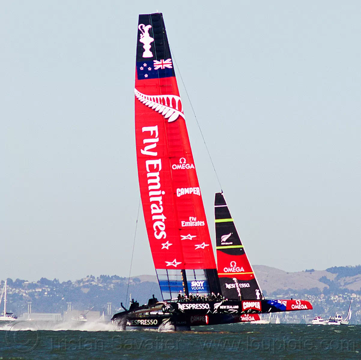 hydrofoil catamaran emirates team new zealand