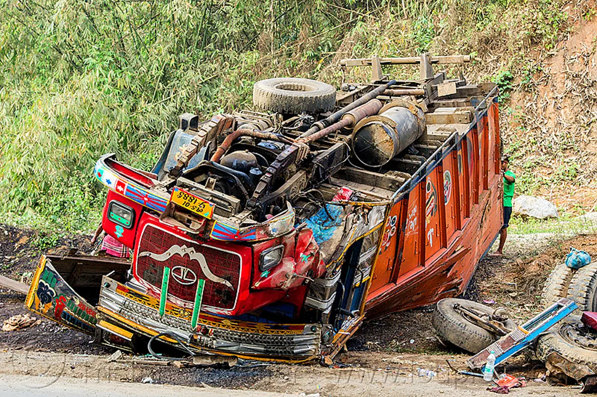 overturned truck, traffic accident, india