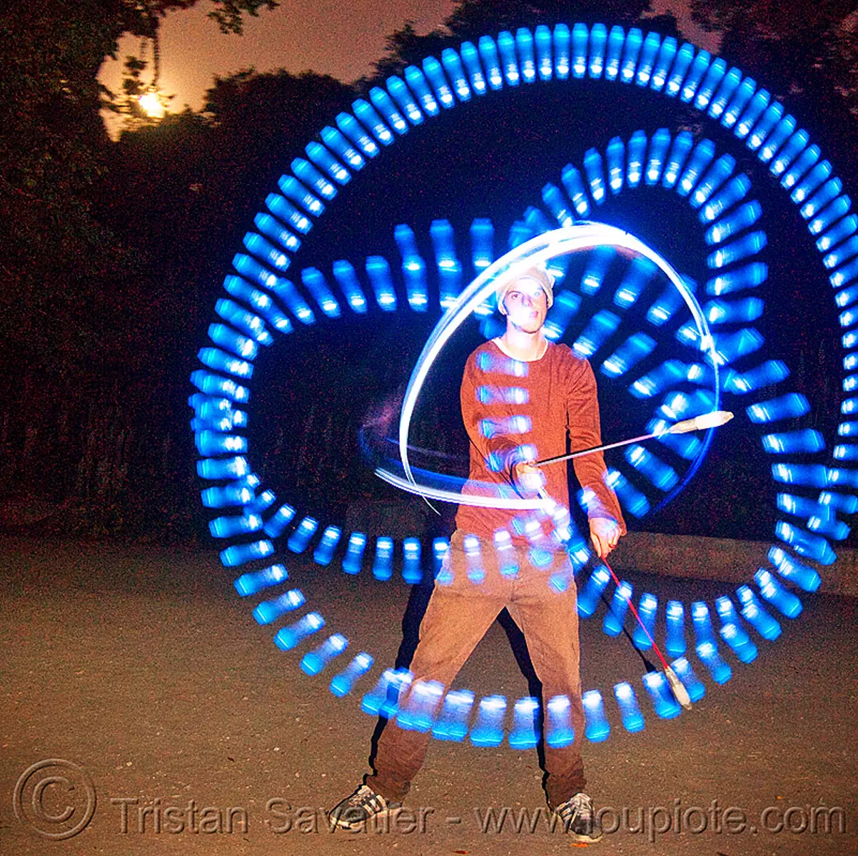 spinning LED light poi, flowlights, nicky