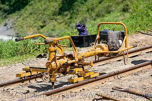 spike driver, tirefonneuse, machine used for screwing rails on ties ...